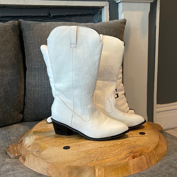 Shoes | White Cowgirl Boots Size 37 Euro Small Heel | Poshmark